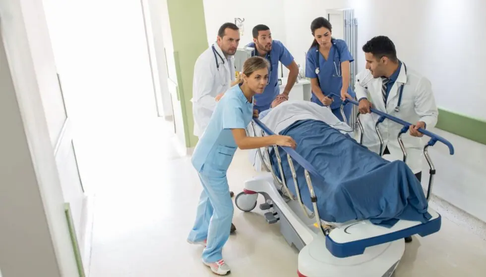 Becoming a Travel ER Tech: Qualifications, Salary, & FAQ