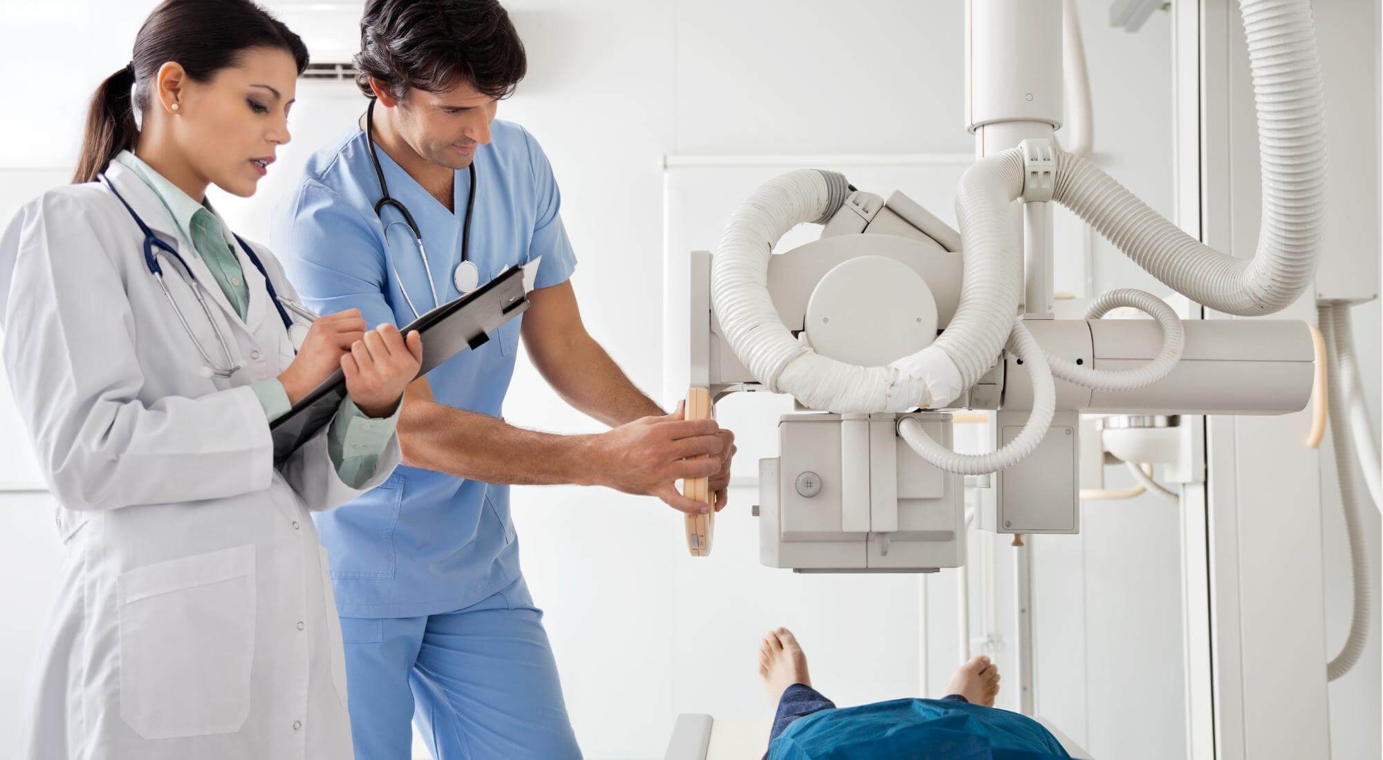 Becoming a Travel Radiology Tech: Qualifications, Salary, & FAQ