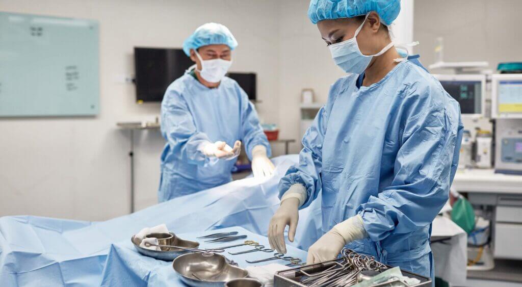 Becoming a Travel Scrub Tech: Qualifications, Salary & FAQ